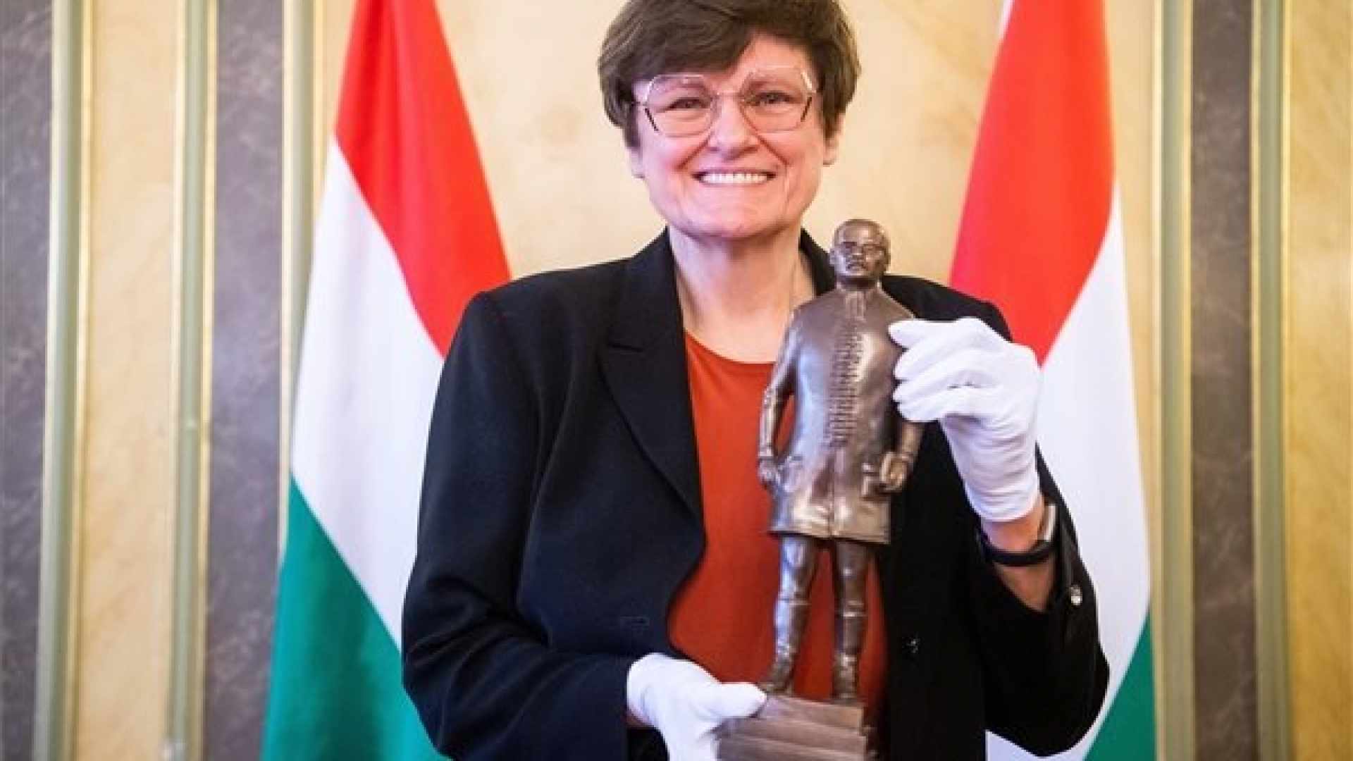 About Hungary - Katalin Karikó receives Semmelweis medal