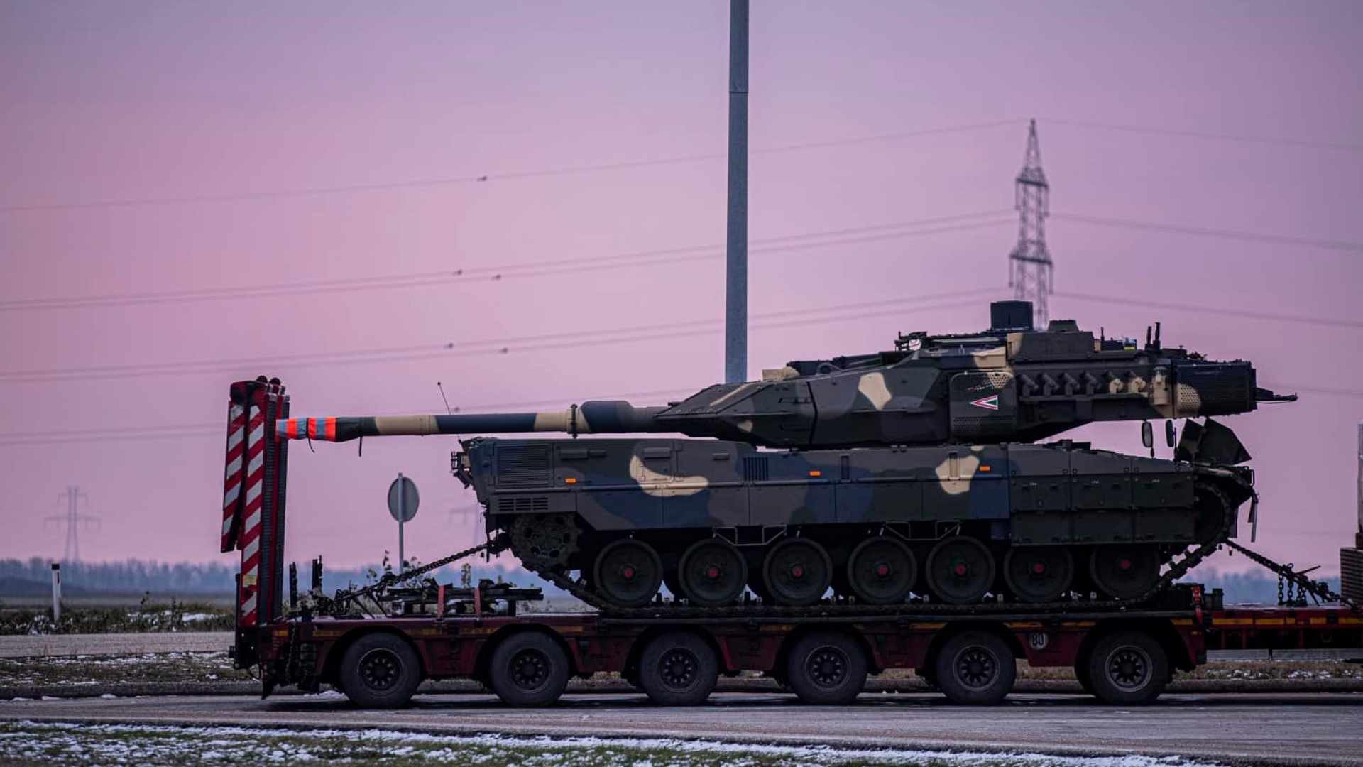 About Hungary - Hungary takes delivery of Leopard 2A7 battle tanks