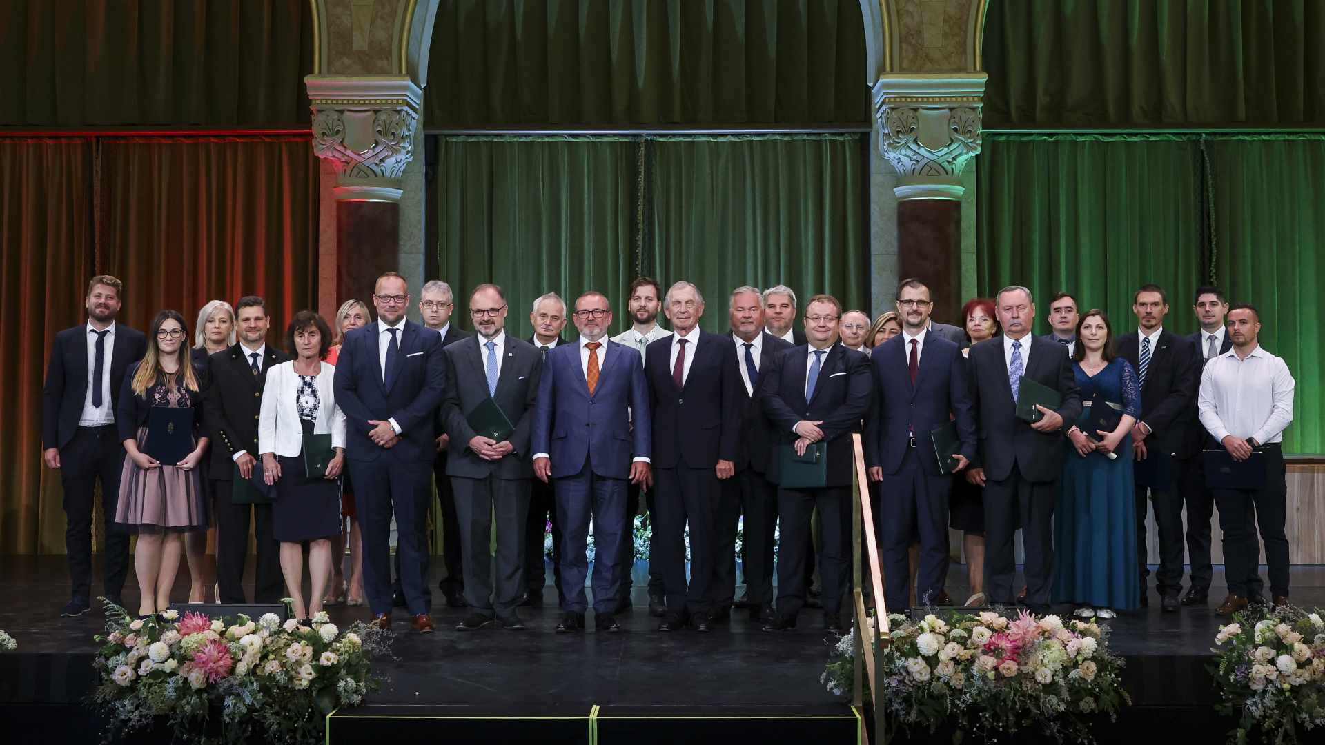 About Hungary - State awards handed out to mark Hungary's August 20 ...