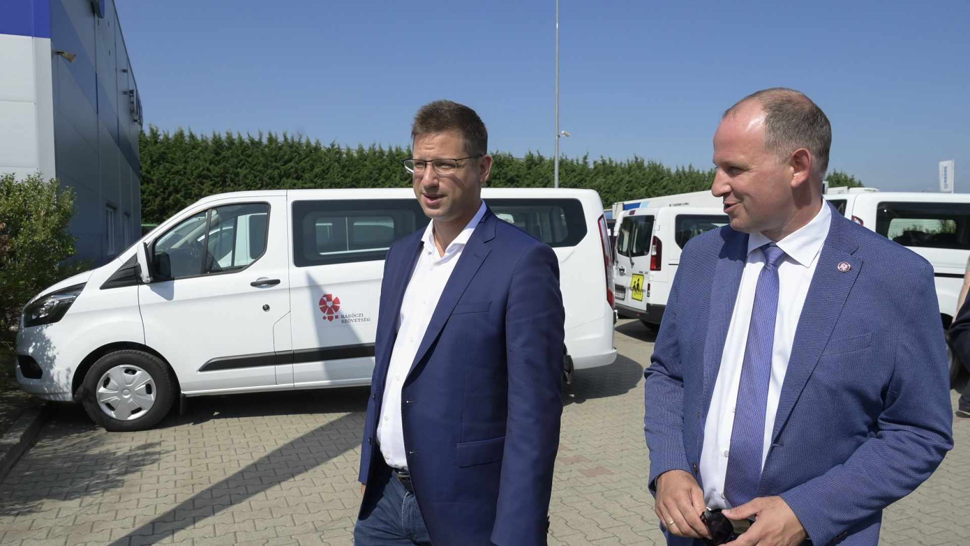 About Hungary - Rákóczi Association provides 16 school buses for ethnic ...